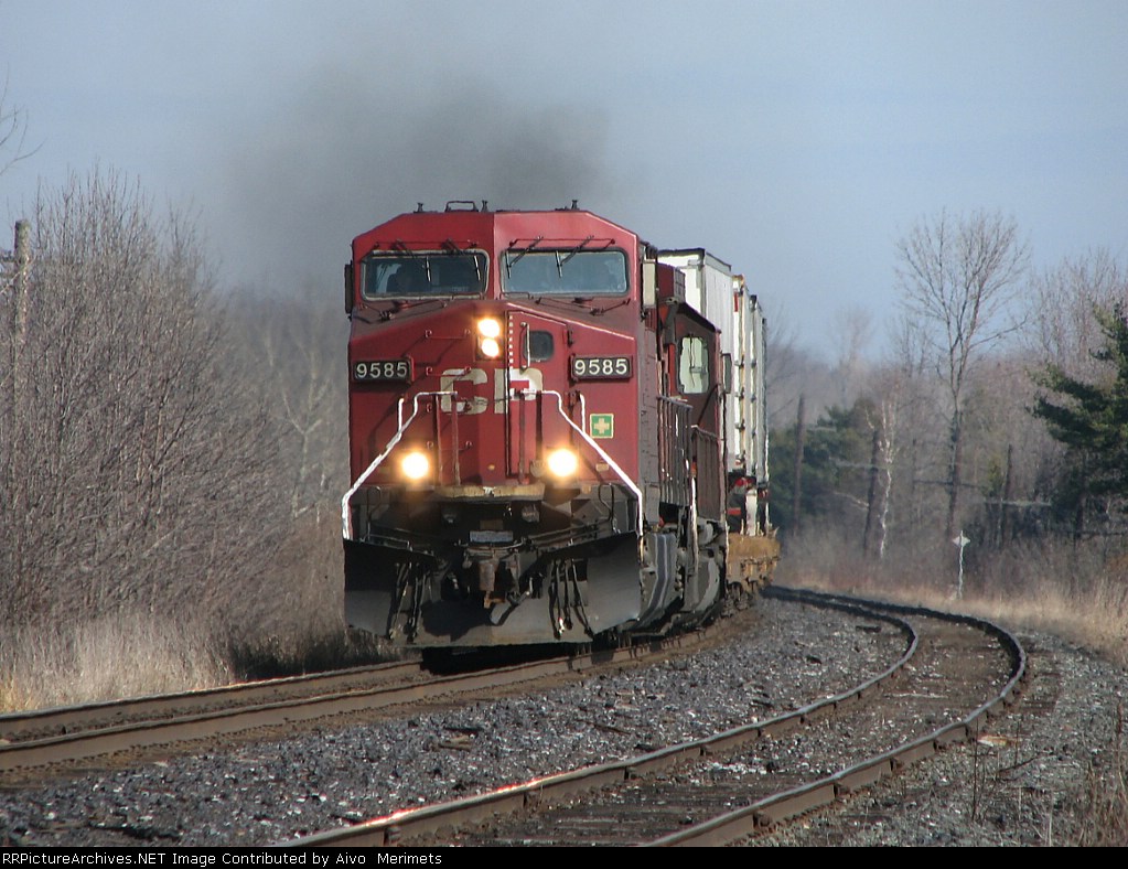 CP 9585 at Spicer Siding